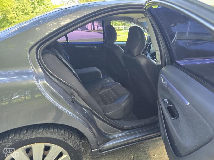 Volvo S60 2006 in Radviliskis, with an engine capacity of 2.40 L and mileage of 228 thousand km for 1150 €, photo 19 on AUTOMOTO.COM.LV