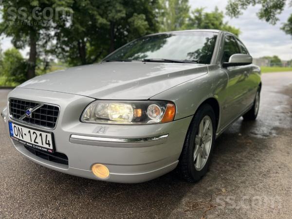 Volvo S60 2006 Rēzekne, ar dzinēja tilpumu 2.40 L un nobraukumu 288 tūkst. km par 3850 €, foto 1 vietnē AUTOMOTO.COM.LV