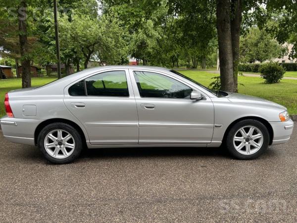 Volvo S60 2006 Rēzekne, ar dzinēja tilpumu 2.40 L un nobraukumu 288 tūkst. km par 3850 €, foto 3 vietnē AUTOMOTO.COM.LV