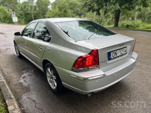 Volvo S60 2006 Rēzekne, ar dzinēja tilpumu 2.40 L un nobraukumu 288 tūkst. km par 3850 €, foto 5 vietnē AUTOMOTO.COM.LV