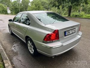 Volvo S60 2006 in Rezekne, with an engine capacity of 2.40 L and mileage of 288 thousand km for 3850 €, photo 6 on AUTOMOTO.COM.LV