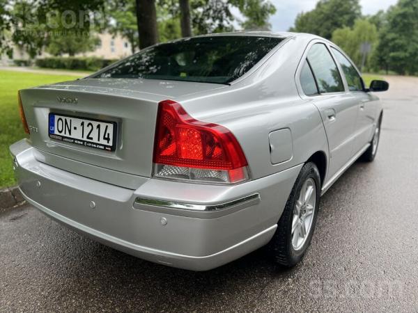 Volvo S60 2006 Rēzekne, ar dzinēja tilpumu 2.40 L un nobraukumu 288 tūkst. km par 3850 €, foto 7 vietnē AUTOMOTO.COM.LV