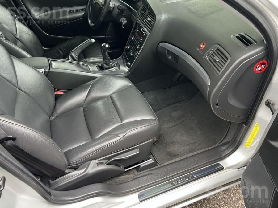 Volvo S60 2006 in Rezekne, with an engine capacity of 2.40 L and mileage of 288 thousand km for 3850 €, photo 9 on AUTOMOTO.COM.LV
