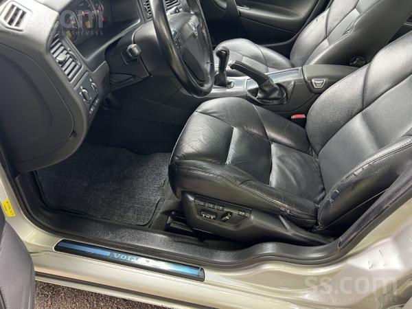 Volvo S60 2006 Rēzekne, ar dzinēja tilpumu 2.40 L un nobraukumu 288 tūkst. km par 3850 €, foto 10 vietnē AUTOMOTO.COM.LV