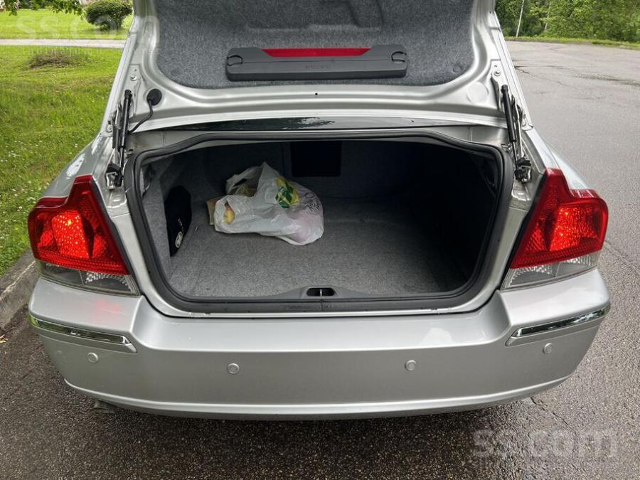 Volvo S60 2006 in Rezekne, with an engine capacity of 2.40 L and mileage of 288 thousand km for 3850 €, photo 13 on AUTOMOTO.COM.LV