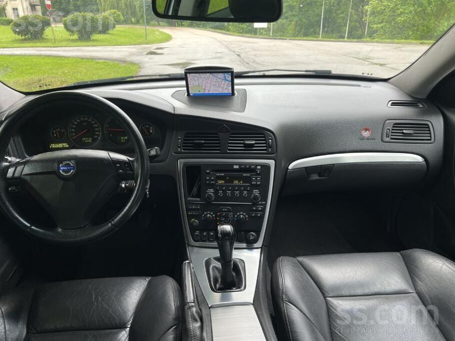 Volvo S60 2006 in Rezekne, with an engine capacity of 2.40 L and mileage of 288 thousand km for 3850 €, photo 16 on AUTOMOTO.COM.LV