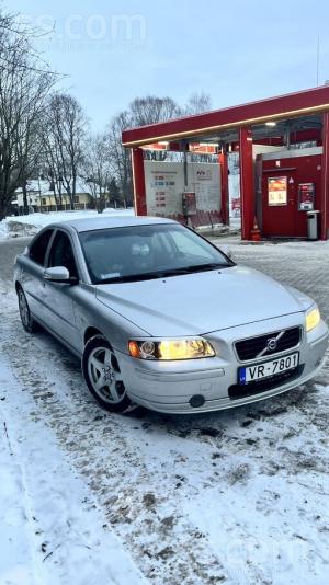 Volvo S60 2006 Jūrmala, ar dzinēja tilpumu 2.40 L un nobraukumu 320 tūkst. km par 2800 €, foto  vietnē AUTOMOTO.COM.LV