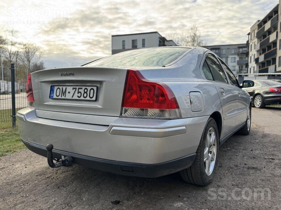 Volvo S60 2006 in Riga, with an engine capacity of 2.40 L and mileage of 402 thousand km for 2000 €, photo 9 on AUTOMOTO.COM.LV