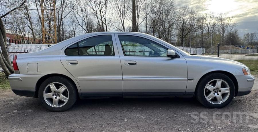 Volvo S60 2006 in Riga, with an engine capacity of 2.40 L and mileage of 402 thousand km for 2000 €, photo 12 on AUTOMOTO.COM.LV