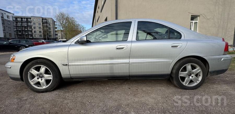 Volvo S60 2006 in Riga, with an engine capacity of 2.40 L and mileage of 402 thousand km for 2000 €, photo 13 on AUTOMOTO.COM.LV