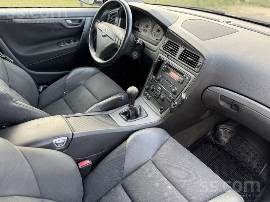 Volvo S60 2006 in Riga, with an engine capacity of 2.40 L and mileage of 402 thousand km for 2000 €, photo 16 on AUTOMOTO.COM.LV