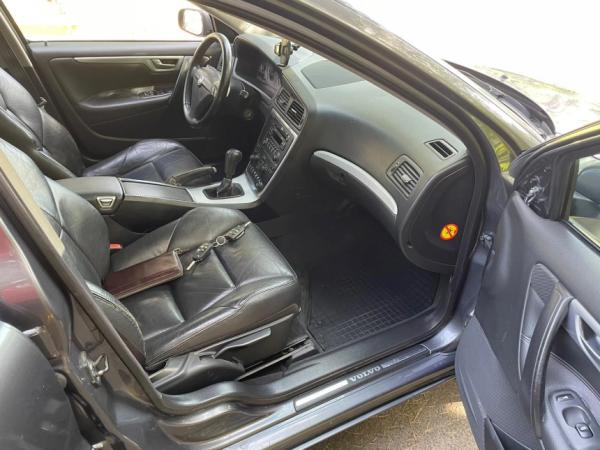Volvo S60 2006 Rīga, ar dzinēja tilpumu 2.40 L un nobraukumu 0 tūkst. km par 3400 €, foto 4 vietnē AUTOMOTO.COM.LV