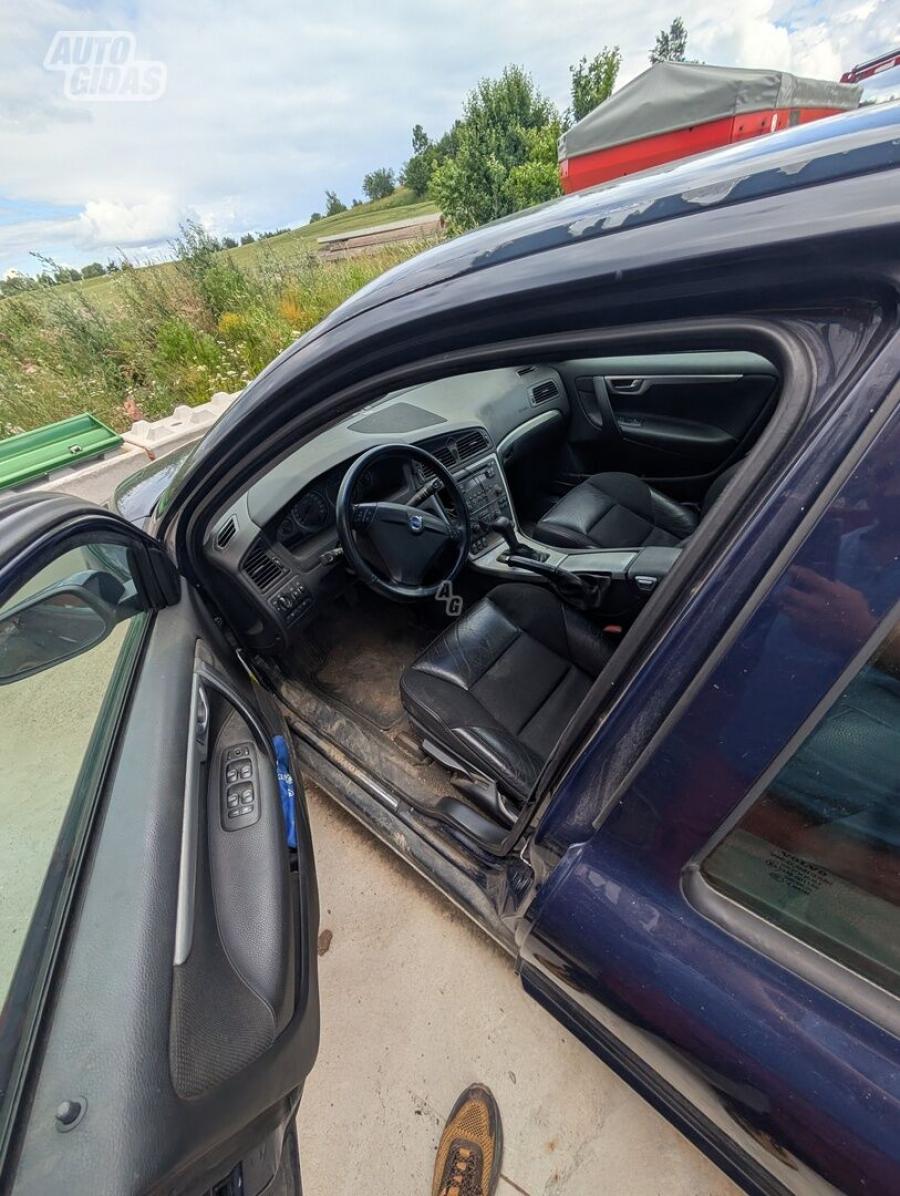 Volvo S60 2006 Šauļi, ar dzinēja tilpumu 2.40 L un nobraukumu 0 tūkst. km par 900 €, foto 3 vietnē AUTOMOTO.COM.LV