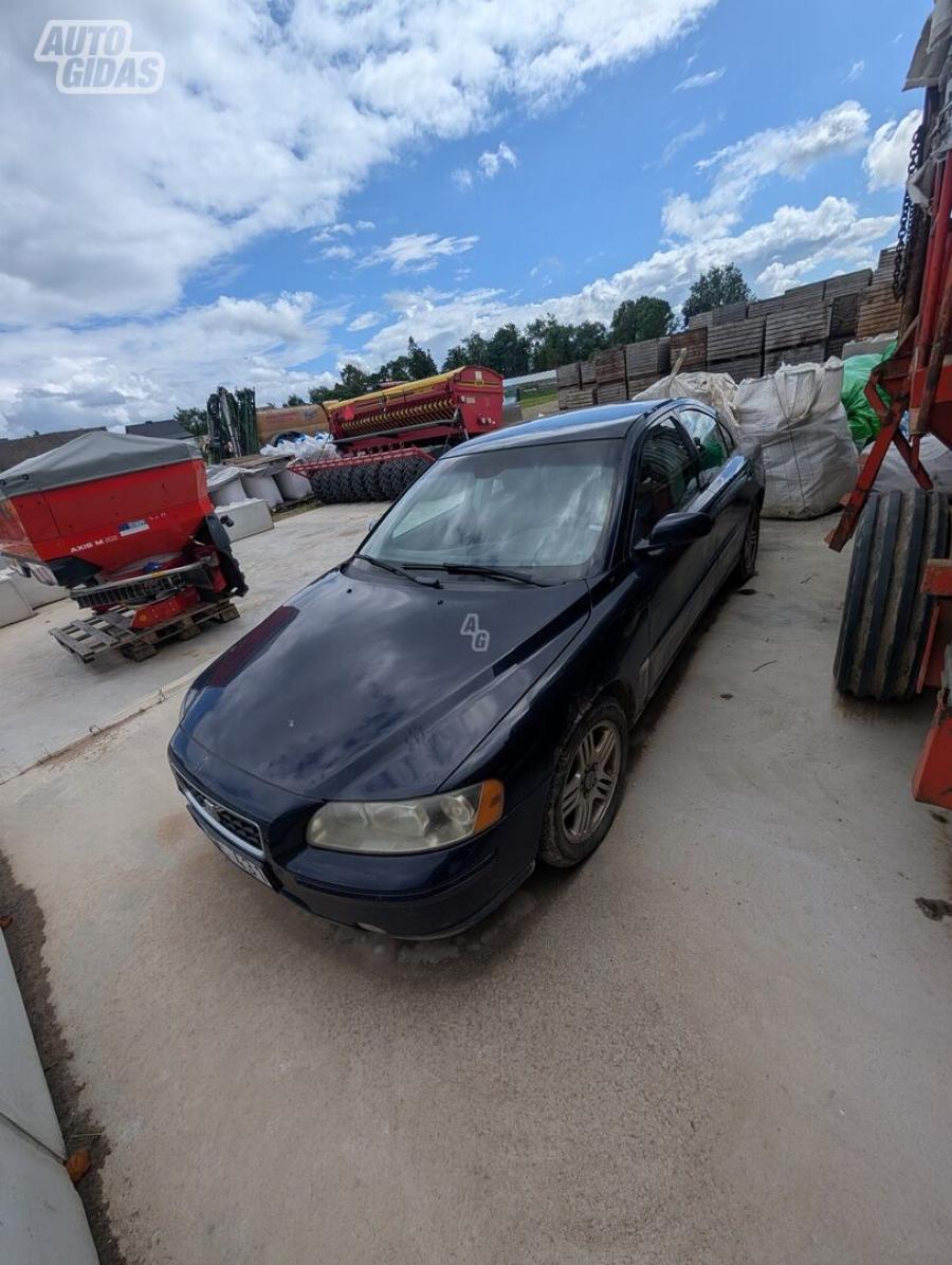 Volvo S60 2006 Šauļi, ar dzinēja tilpumu 2.40 L un nobraukumu 0 tūkst. km par 900 €, foto 4 vietnē AUTOMOTO.COM.LV