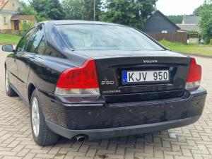 Volvo S60 2006 in Ukmerge, with an engine capacity of 2.40 L and mileage of 265 thousand km for 1950 €, photo 4 on AUTOMOTO.COM.LV