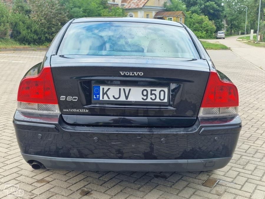 Volvo S60 2006 in Ukmerge, with an engine capacity of 2.40 L and mileage of 265 thousand km for 1950 €, photo 5 on AUTOMOTO.COM.LV