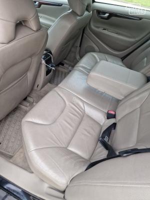 Volvo S60 2006 in Ukmerge, with an engine capacity of 2.40 L and mileage of 265 thousand km for 1950 €, photo 13 on AUTOMOTO.COM.LV