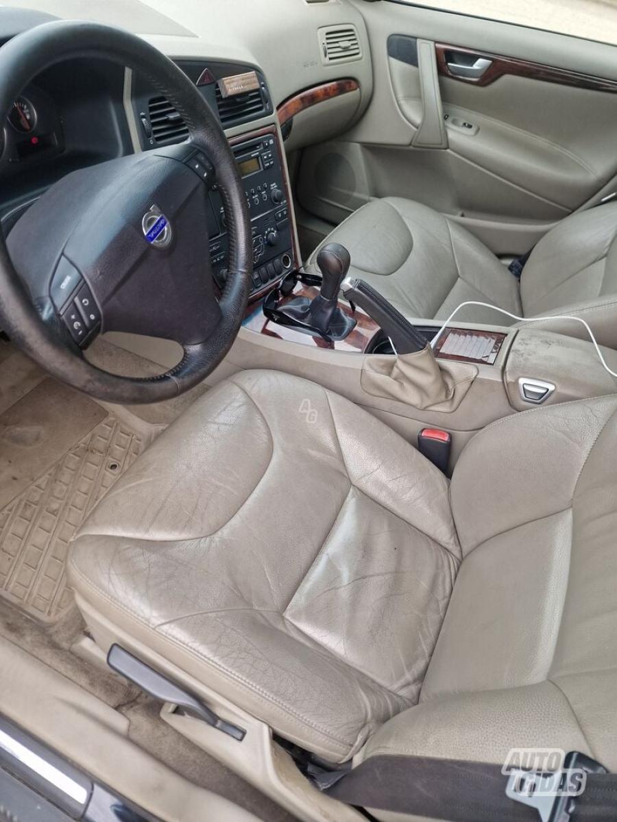 Volvo S60 2006 in Ukmerge, with an engine capacity of 2.40 L and mileage of 265 thousand km for 1950 €, photo 14 on AUTOMOTO.COM.LV