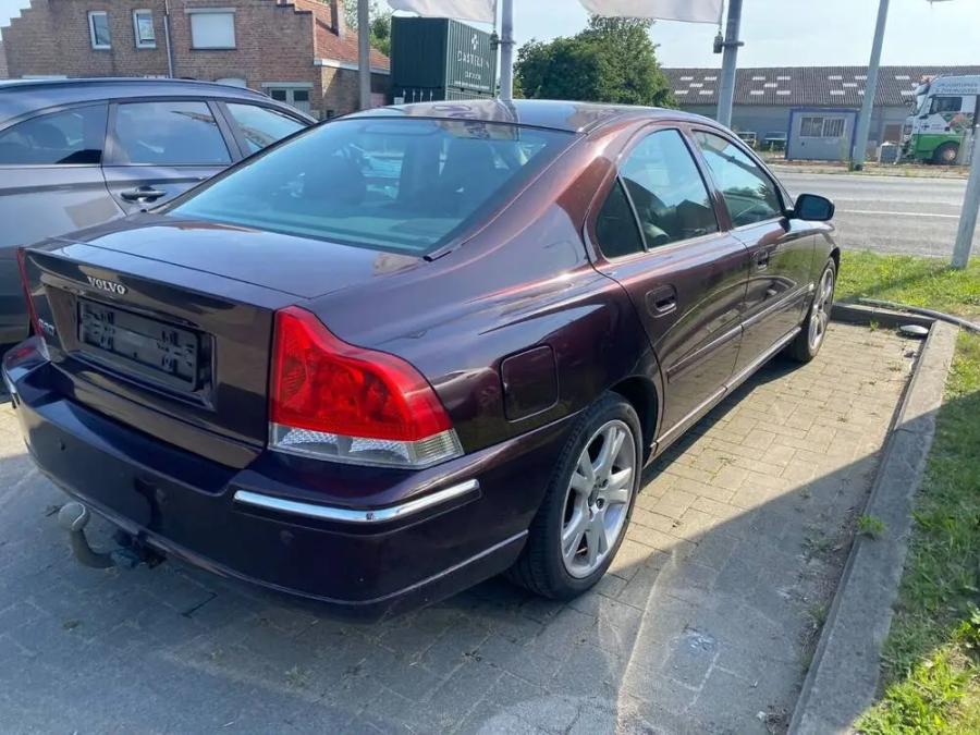 Volvo S60 2006 Jūrmala, ar dzinēja tilpumu 2.40 L un nobraukumu 395 tūkst. km par 3590 €, foto 6 vietnē AUTOMOTO.COM.LV