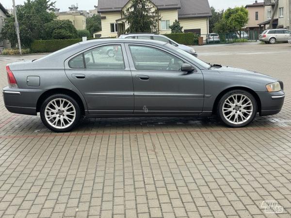 Volvo S60 2006 in Jonava, with an engine capacity of 2.40 L and mileage of 300 thousand km for 950 €, photo 7 on AUTOMOTO.COM.LV