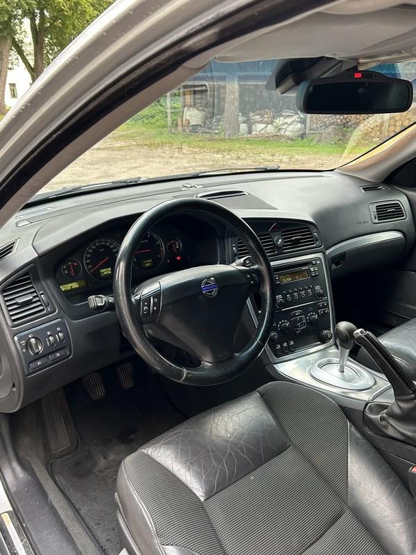 Volvo S60 2006 in Tartu, with an engine capacity of 0.00 L and mileage of 391 thousand km for 3500 €, photo 5 on AUTOMOTO.COM.LV