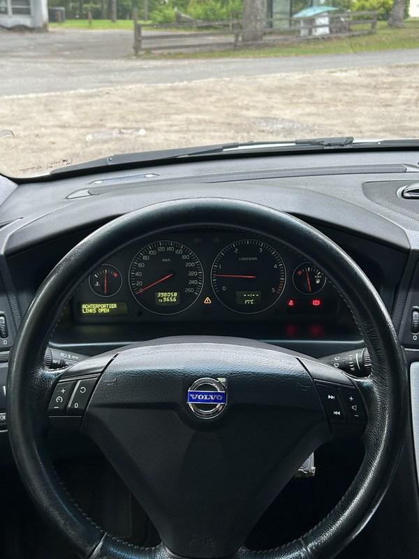 Volvo S60 2006 in Tartu, with an engine capacity of 0.00 L and mileage of 391 thousand km for 3500 €, photo 6 on AUTOMOTO.COM.LV