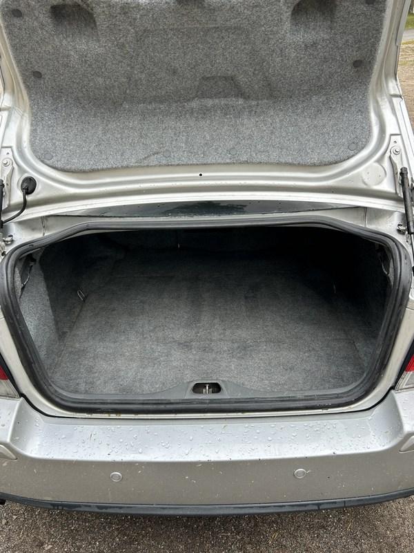 Volvo S60 2006 in Tartu, with an engine capacity of 0.00 L and mileage of 391 thousand km for 3500 €, photo 9 on AUTOMOTO.COM.LV