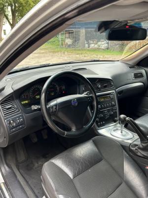 Volvo S60 2006 in Tartu, with an engine capacity of 0.00 L and mileage of 391 thousand km for 3500 €, photo 6 on AUTOMOTO.COM.LV