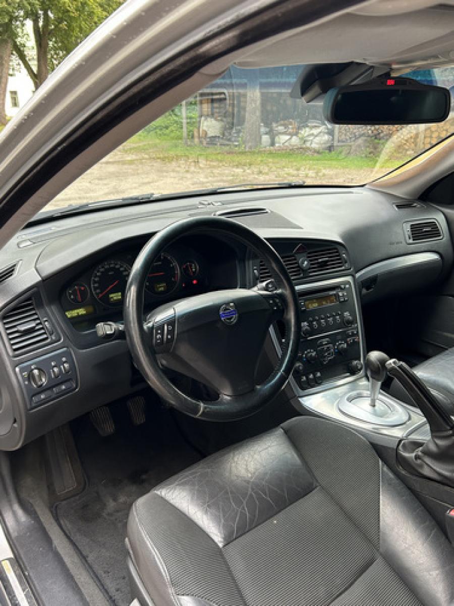Volvo S60 2006 in Tartu, with an engine capacity of 0.00 L and mileage of 391 thousand km for 3500 €, photo 6 on AUTOMOTO.COM.LV