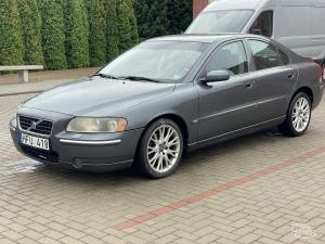 Volvo S60 2006 in Jonava, with an engine capacity of 2.40 L and mileage of 300 thousand km for 950 €, photo 4 on AUTOMOTO.COM.LV