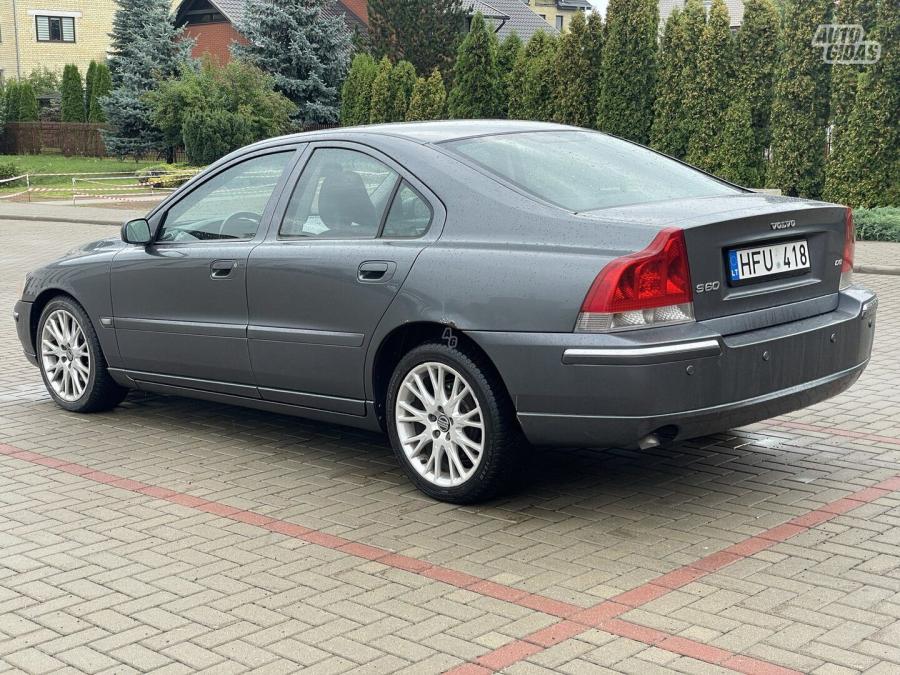 Volvo S60 2006 in Jonava, with an engine capacity of 2.40 L and mileage of 300 thousand km for 950 €, photo 9 on AUTOMOTO.COM.LV
