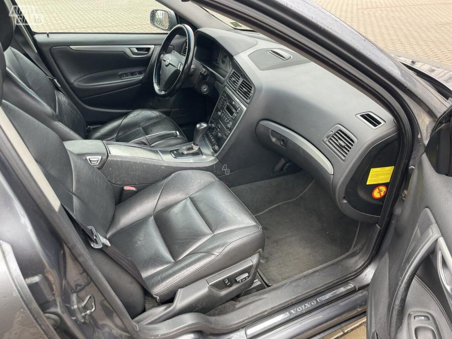Volvo S60 2006 in Jonava, with an engine capacity of 2.40 L and mileage of 300 thousand km for 950 €, photo 13 on AUTOMOTO.COM.LV