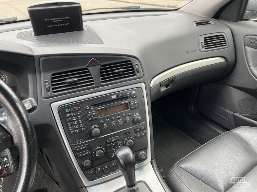 Volvo S60 2006 in Jonava, with an engine capacity of 2.40 L and mileage of 300 thousand km for 950 €, photo 15 on AUTOMOTO.COM.LV