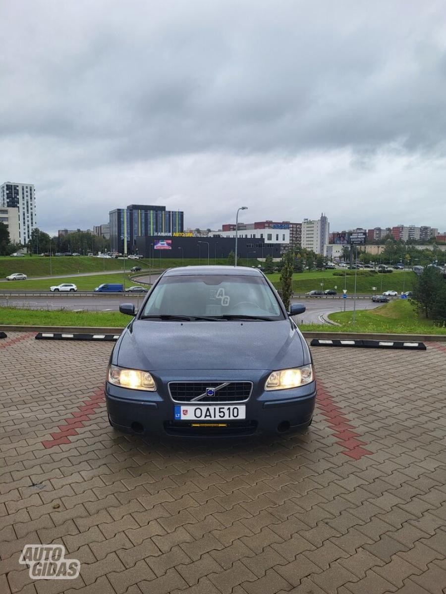 Volvo S60 2006 in Vilnius, with an engine capacity of 2.40 L and mileage of 340 thousand km for 2400 €, photo 1 on AUTOMOTO.COM.LV