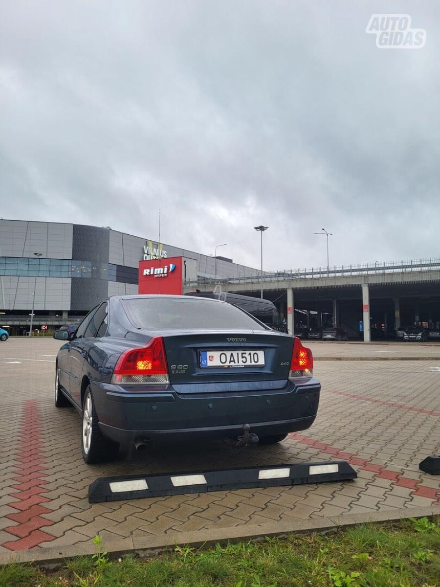Volvo S60 2006 in Vilnius, with an engine capacity of 2.40 L and mileage of 340 thousand km for 2400 €, photo 4 on AUTOMOTO.COM.LV