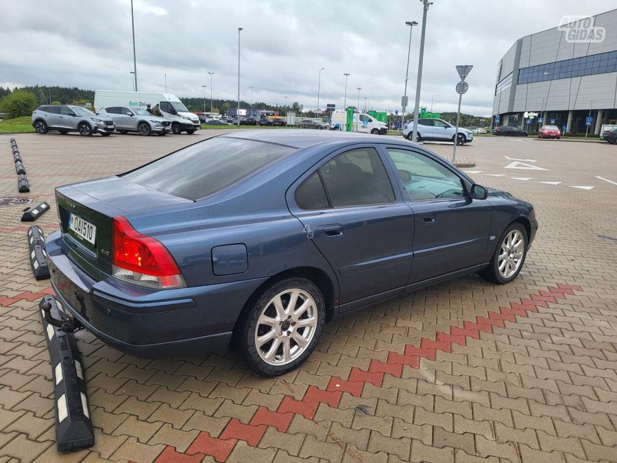 Volvo S60 2006 in Vilnius, with an engine capacity of 2.40 L and mileage of 340 thousand km for 2400 €, photo 5 on AUTOMOTO.COM.LV