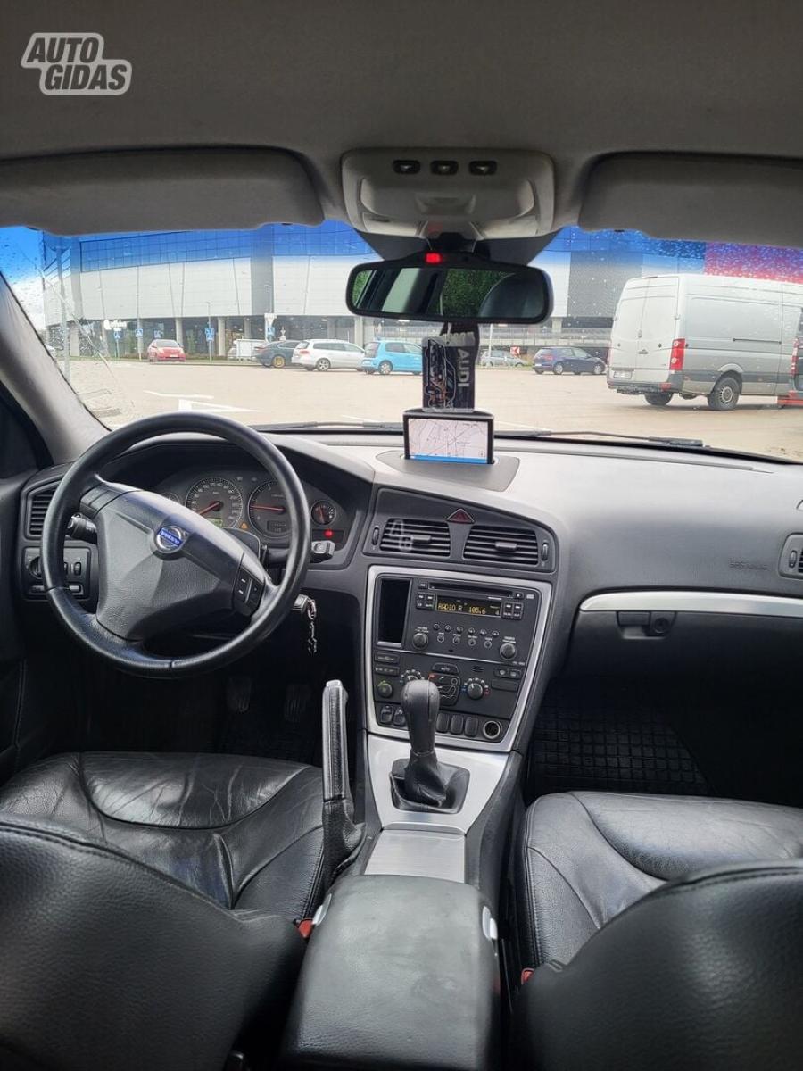 Volvo S60 2006 in Vilnius, with an engine capacity of 2.40 L and mileage of 340 thousand km for 2400 €, photo 9 on AUTOMOTO.COM.LV