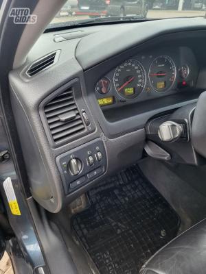 Volvo S60 2006 in Vilnius, with an engine capacity of 2.40 L and mileage of 340 thousand km for 2400 €, photo 11 on AUTOMOTO.COM.LV