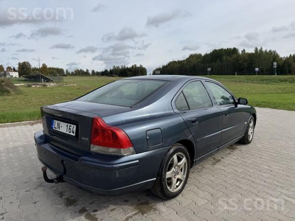 Вольво С60 2006 в Добеле, объемом двигателя 2.40 л и пробегом 0 тыс. км за 1700 €, фото 3 на AUTOMOTO.COM.LV