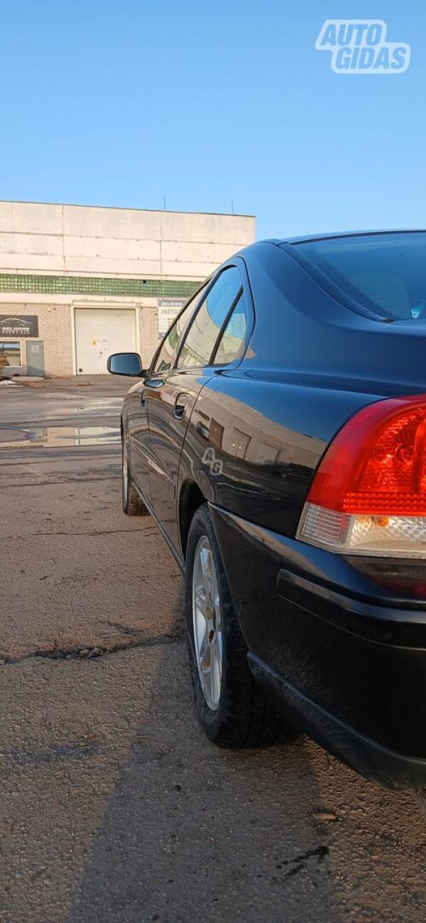 Volvo S60 2006 Pasvalys, ar dzinēja tilpumu 2.40 L un nobraukumu 286 tūkst. km par 2600 €, foto 8 vietnē AUTOMOTO.COM.LV