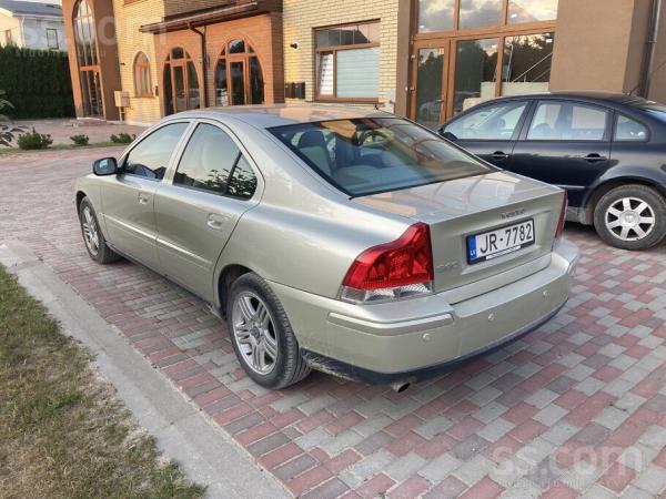 Volvo S60 2007 Rīga, ar dzinēja tilpumu 2.40 L un nobraukumu 265 tūkst. km par 2500 €, foto 3 vietnē AUTOMOTO.COM.LV