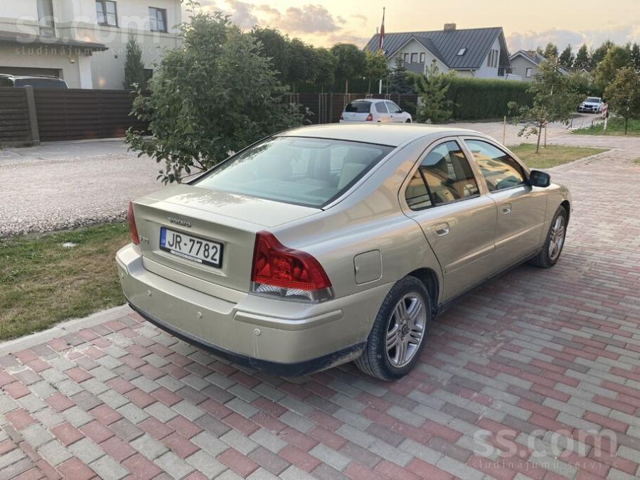 Volvo S60 2007 Rīga, ar dzinēja tilpumu 2.40 L un nobraukumu 265 tūkst. km par 2500 €, foto 4 vietnē AUTOMOTO.COM.LV