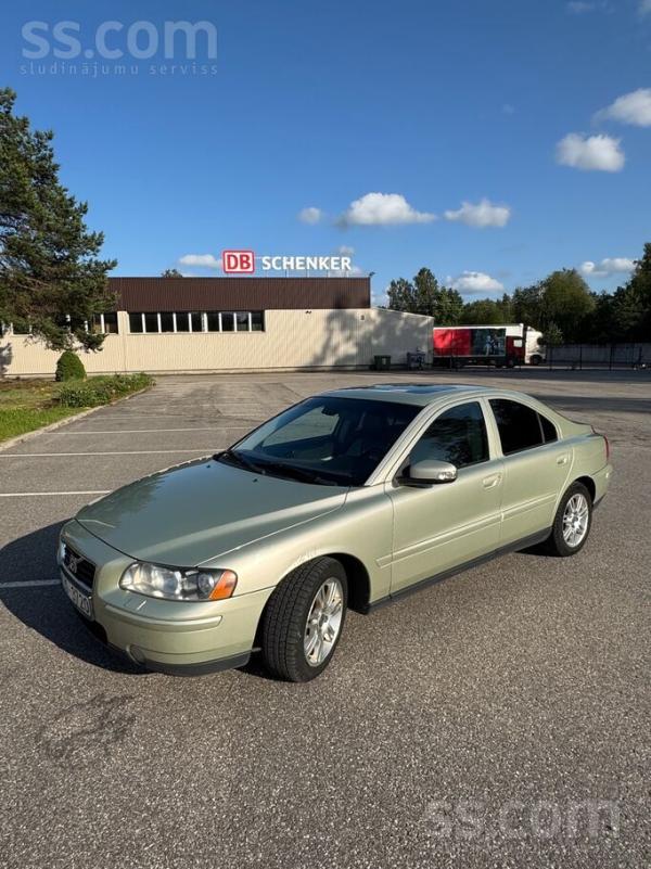 Volvo S60 2007 in Valmiera, with an engine capacity of 2.40 L and mileage of 333 thousand km for 1777 €, photo 3 on AUTOMOTO.COM.LV