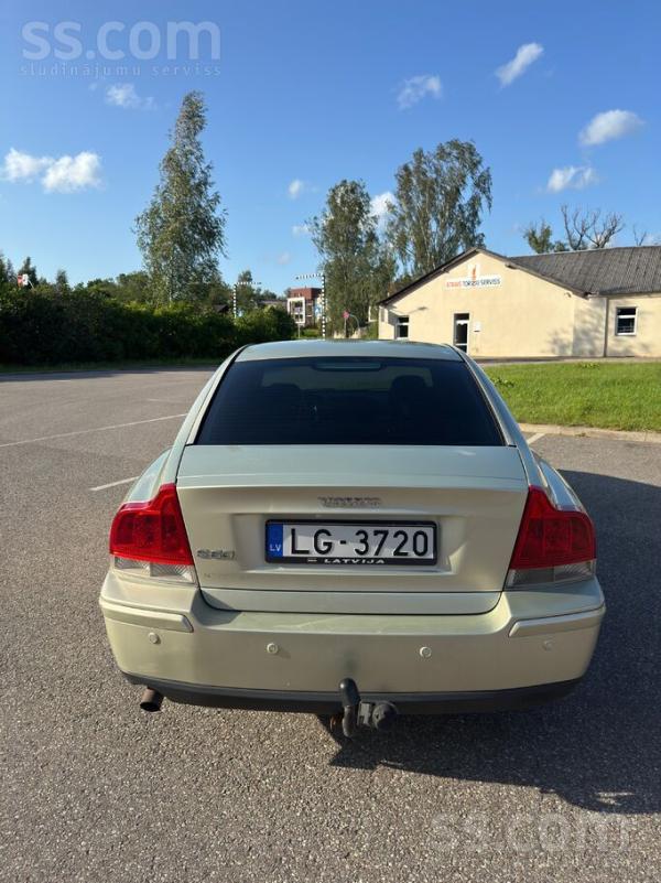 Volvo S60 2007 in Valmiera, with an engine capacity of 2.40 L and mileage of 333 thousand km for 1777 €, photo 4 on AUTOMOTO.COM.LV