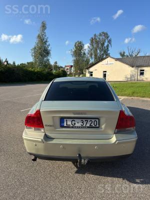 Volvo S60 2007 in Valmiera, with an engine capacity of 2.40 L and mileage of 333 thousand km for 1777 €, photo 4 on AUTOMOTO.COM.LV