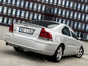 Volvo S60 2007 in Riga, with an engine capacity of 2.40 L and mileage of 358 thousand km for 1190 €, photo 4 on AUTOMOTO.COM.LV