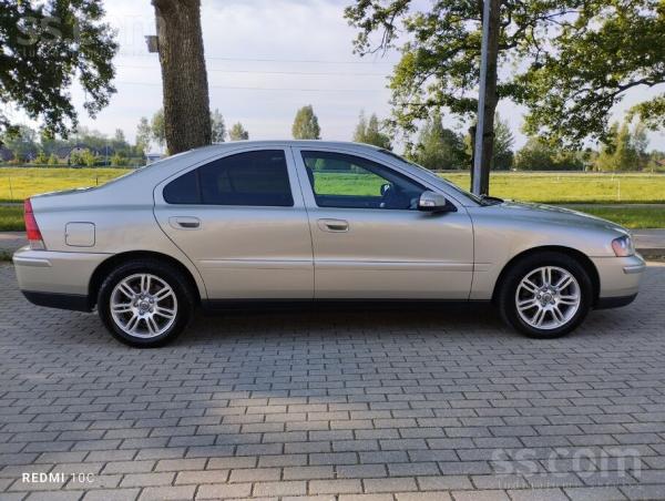 Volvo S60 2007 in Valmiera, with an engine capacity of 2.40 L and mileage of 330 thousand km for 2900 €, photo 3 on AUTOMOTO.COM.LV