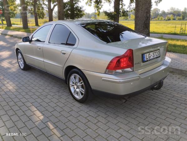 Volvo S60 2007 in Valmiera, with an engine capacity of 2.40 L and mileage of 330 thousand km for 2900 €, photo 6 on AUTOMOTO.COM.LV