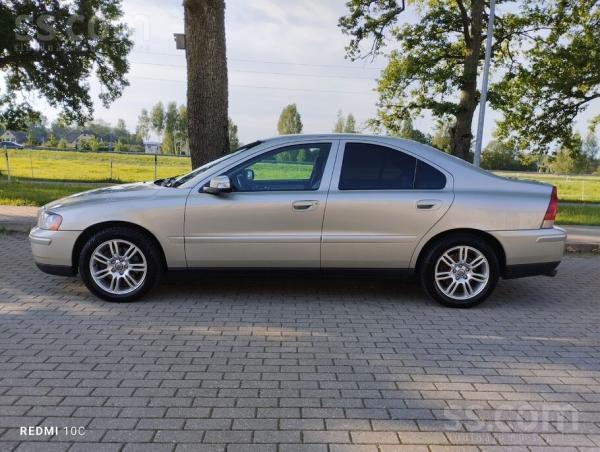 Volvo S60 2007 in Valmiera, with an engine capacity of 2.40 L and mileage of 330 thousand km for 2900 €, photo 7 on AUTOMOTO.COM.LV