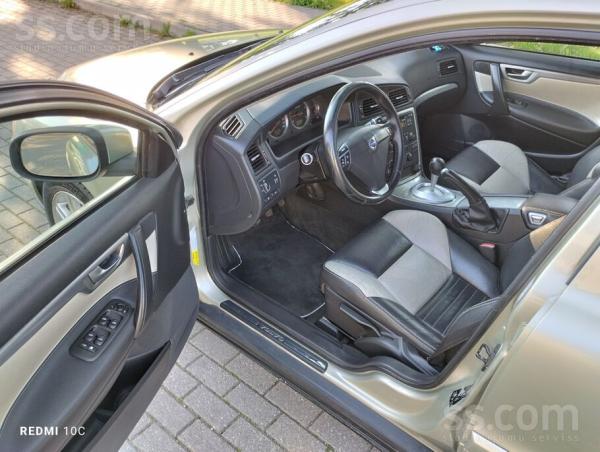 Volvo S60 2007 in Valmiera, with an engine capacity of 2.40 L and mileage of 330 thousand km for 2900 €, photo 9 on AUTOMOTO.COM.LV